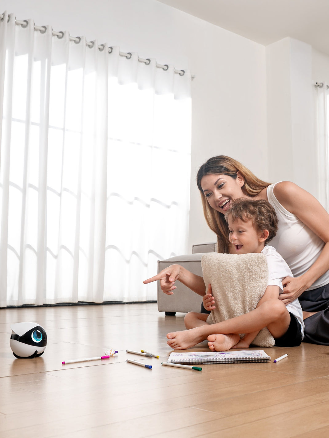 家庭用見守りカメラ「EBO」「ROLA」で家族・ペットとの絆を深めよう – WTP.Japan